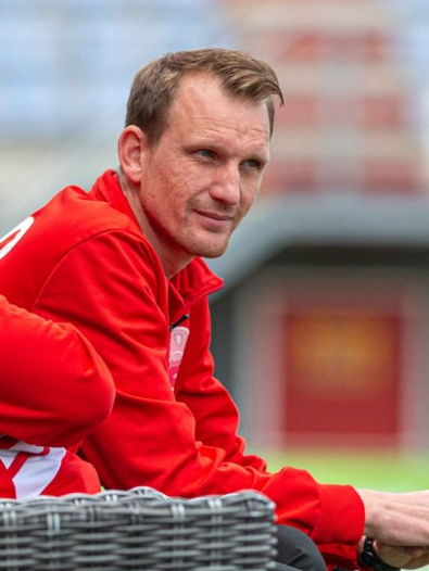 ´De Voetbalkantine’ met nieuwe trainer Sander van Dijk | Sv Aarlanderveen